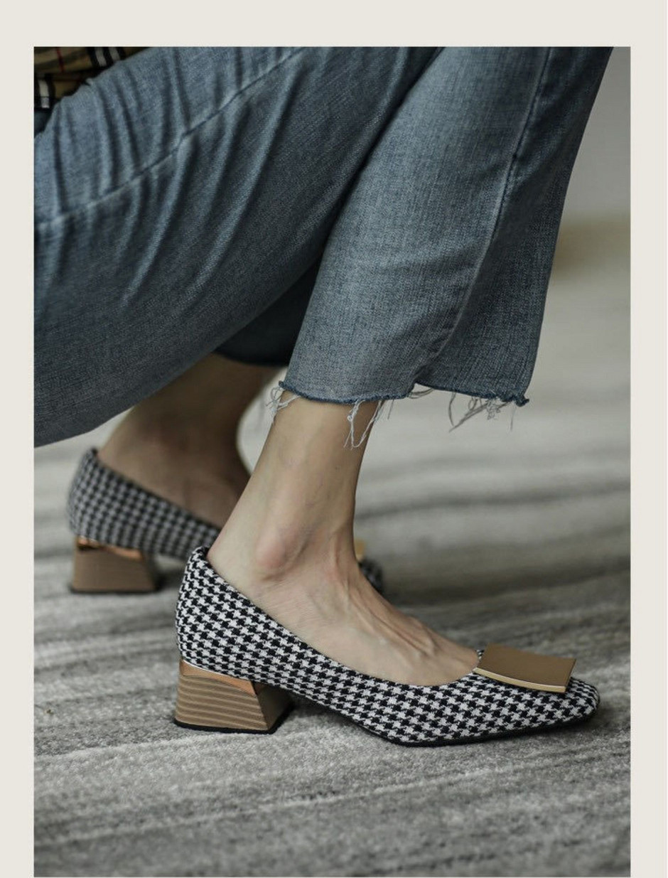 Badu.gr Στρογγυλεμένο μοντέλο γυναικεία παπούτσια με ψηλό τετράγωνο τακούνι 4,5 cm και μεταλλικό ...