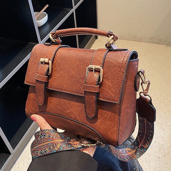 Badu Bg Квадратна дамска чанта от кожа с метала катарама Badu Bg