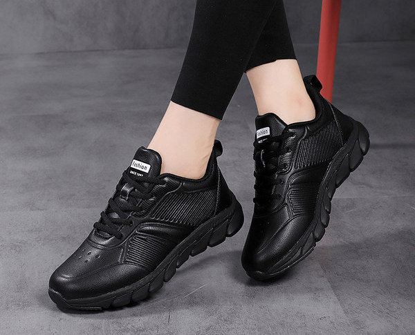 Дамски водоустойчиви кожени маратонки с надпис и връзки - Badu.bg