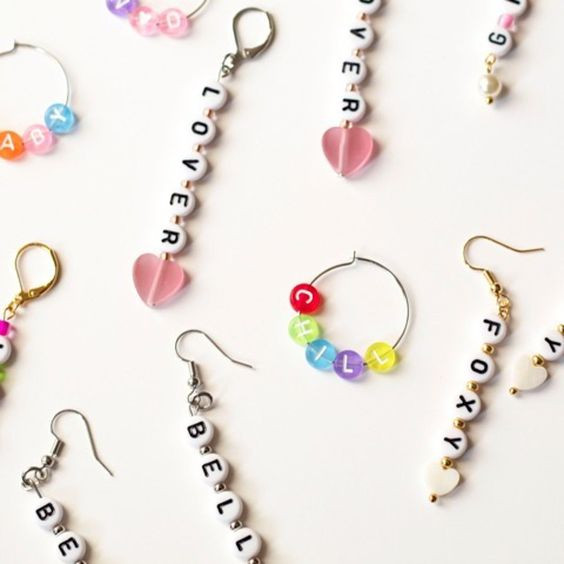 Badu Bg Прозрачни акрилни мъниста с розови букви кръгли плоски азбучни кубчета свободни