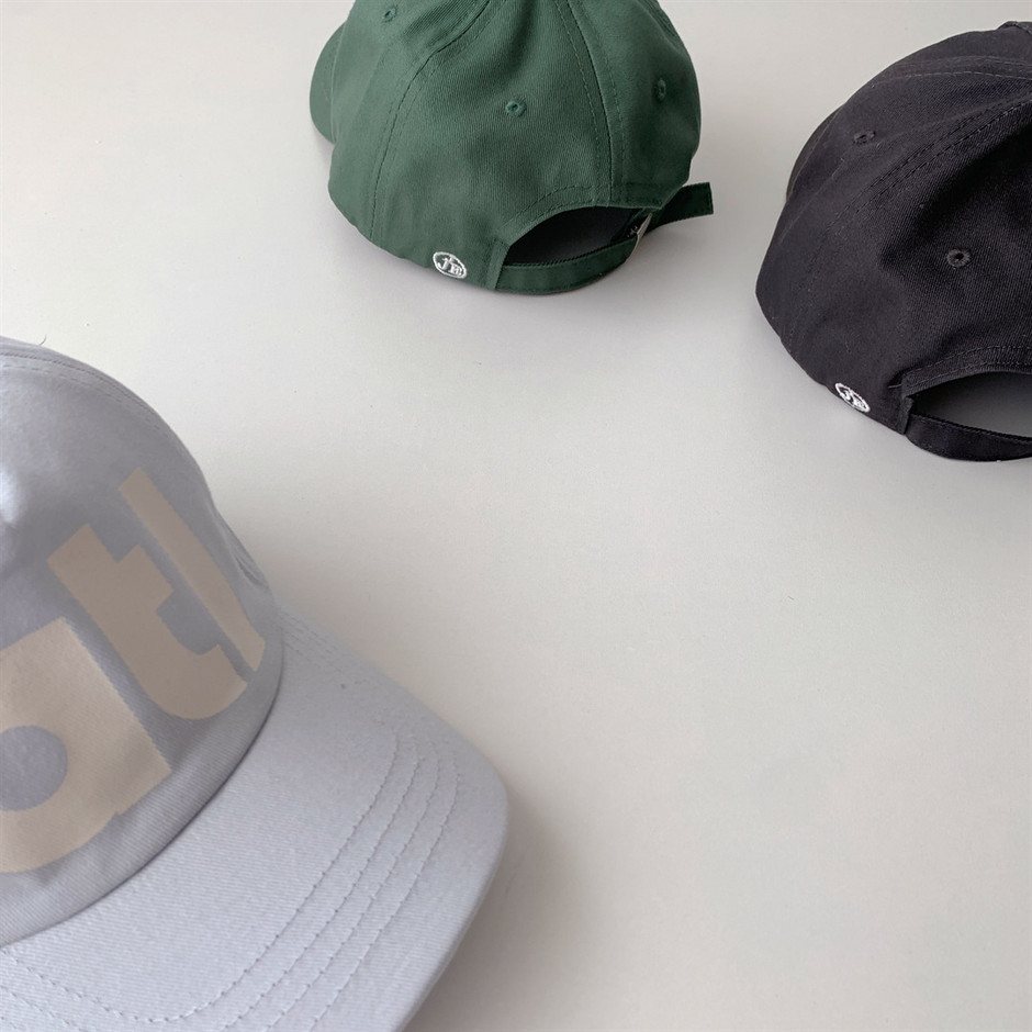 Badu Bg Детска едноцветна шапка с остри ежедневни щампи с щампи на букви Бебе момче Готини